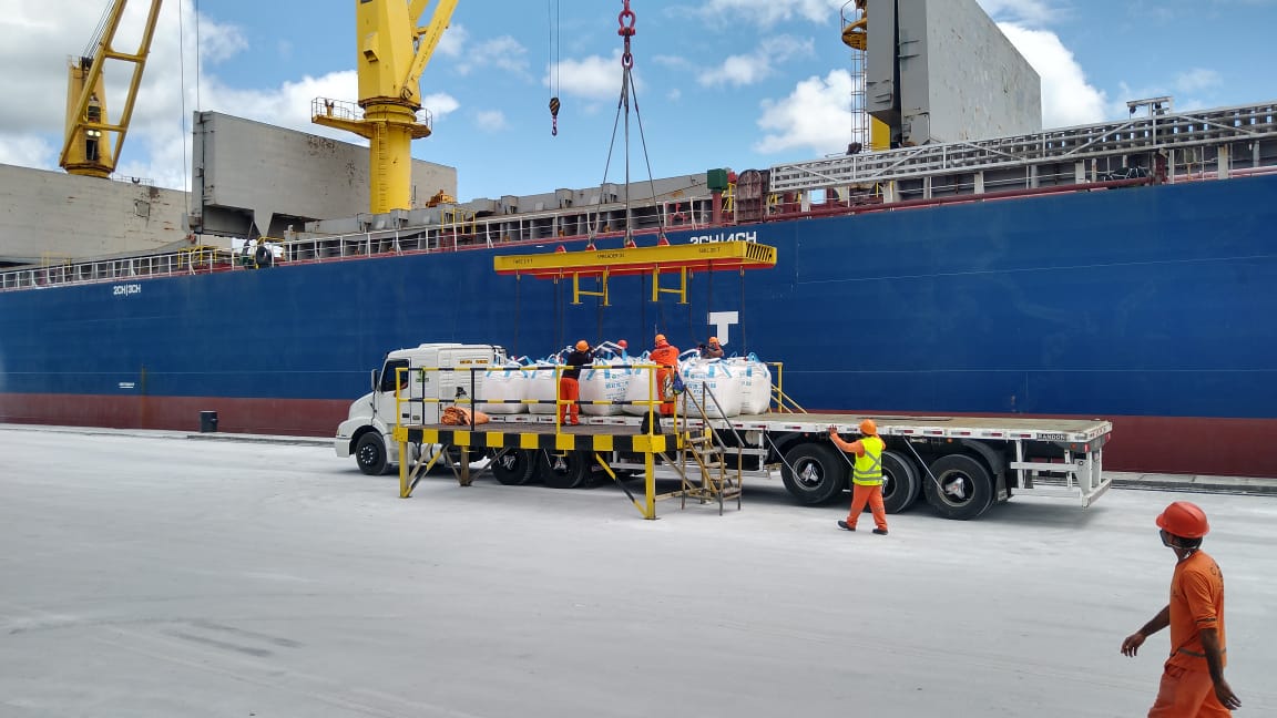 ALPEK POLYESTER - Companhia monta megaoperação para descarregar PTA ...